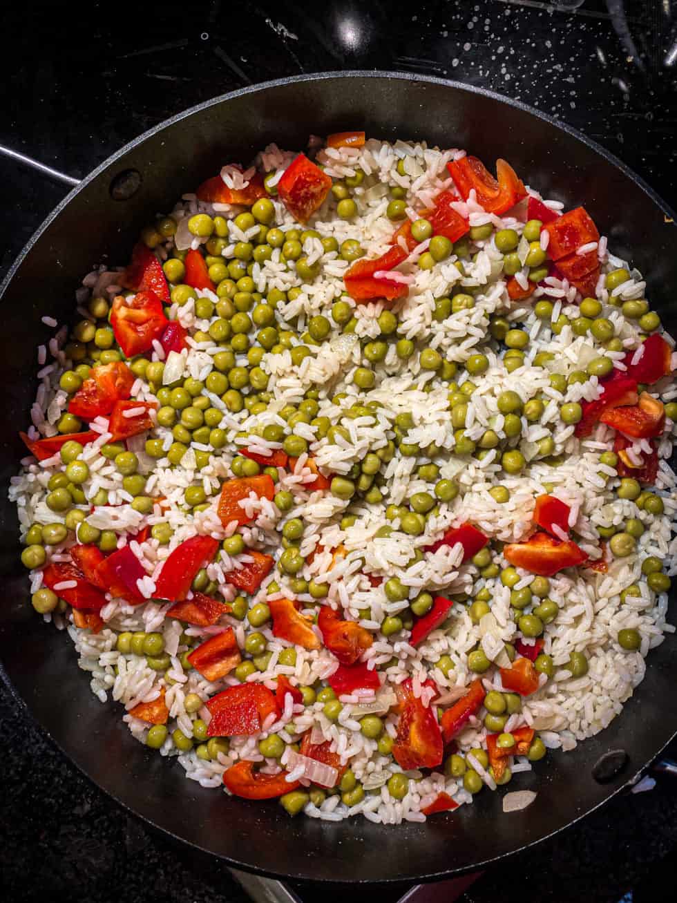 Leckerer Reis mit Ajvar komplettes veganes Rezept